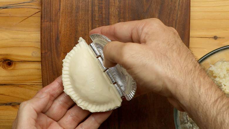 Karanji Recipe: How to make Marathi karanji or Maharastrian gujiya ...