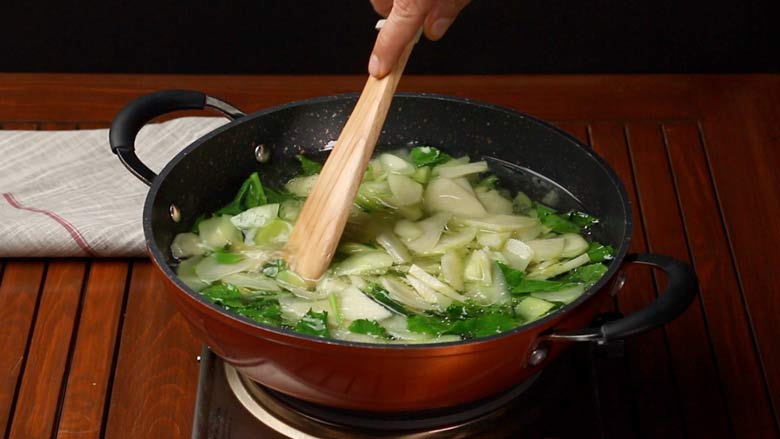 Ganth Gobi Recipe: How to make Kashmiri style Kohlrabi Recipe - Yummefy ...