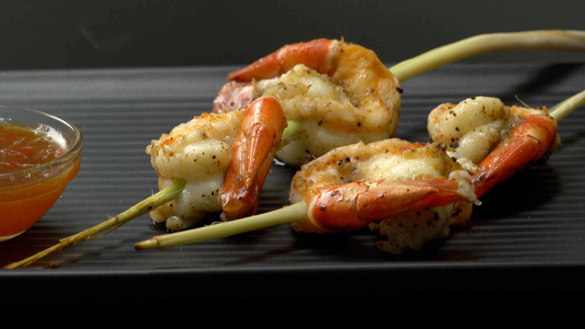Thai Style Grilled Prawns On Lemongrass Skewers Yummefy Videos