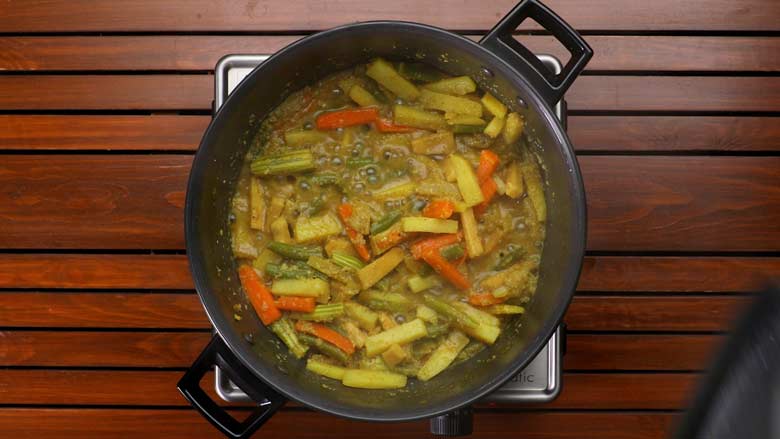 Mixed Vegetable Curry Recipe - How to Make Kerala Style Avial - Yummefy ...