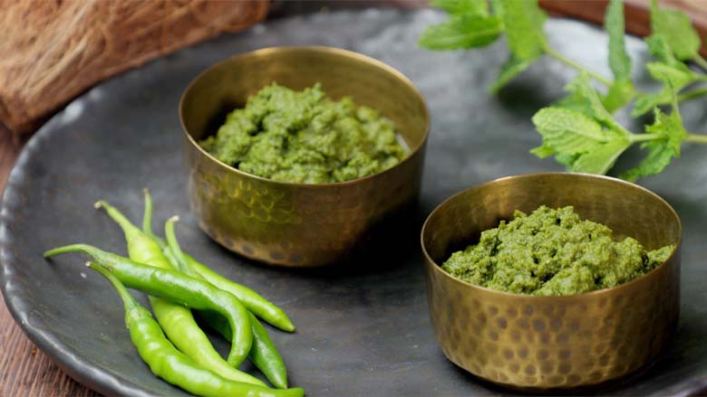 Fresh Coriander Chutney - Dhaniya Chutney Recipe with Coconut - Yummefy ...