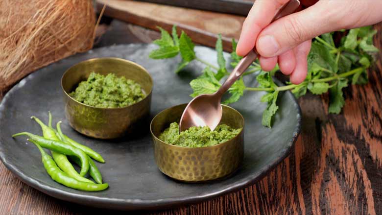 Fresh Coriander Chutney - Dhaniya Chutney Recipe with Coconut - Yummefy ...