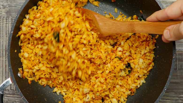 Indori Poha recipe - Traditional Indori Poha Recipe - Yummefy Recipes