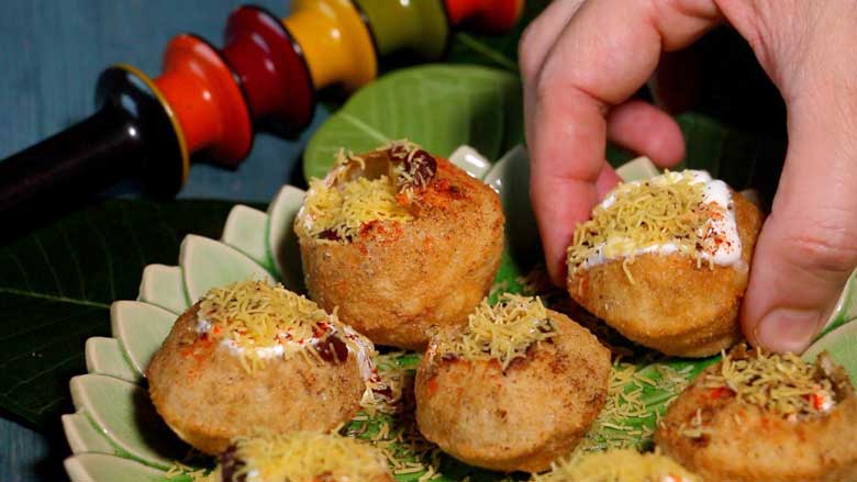 Dahi Batata Puri Recipe | Mumbai Style Dahi Batata Puri Recipe by ...